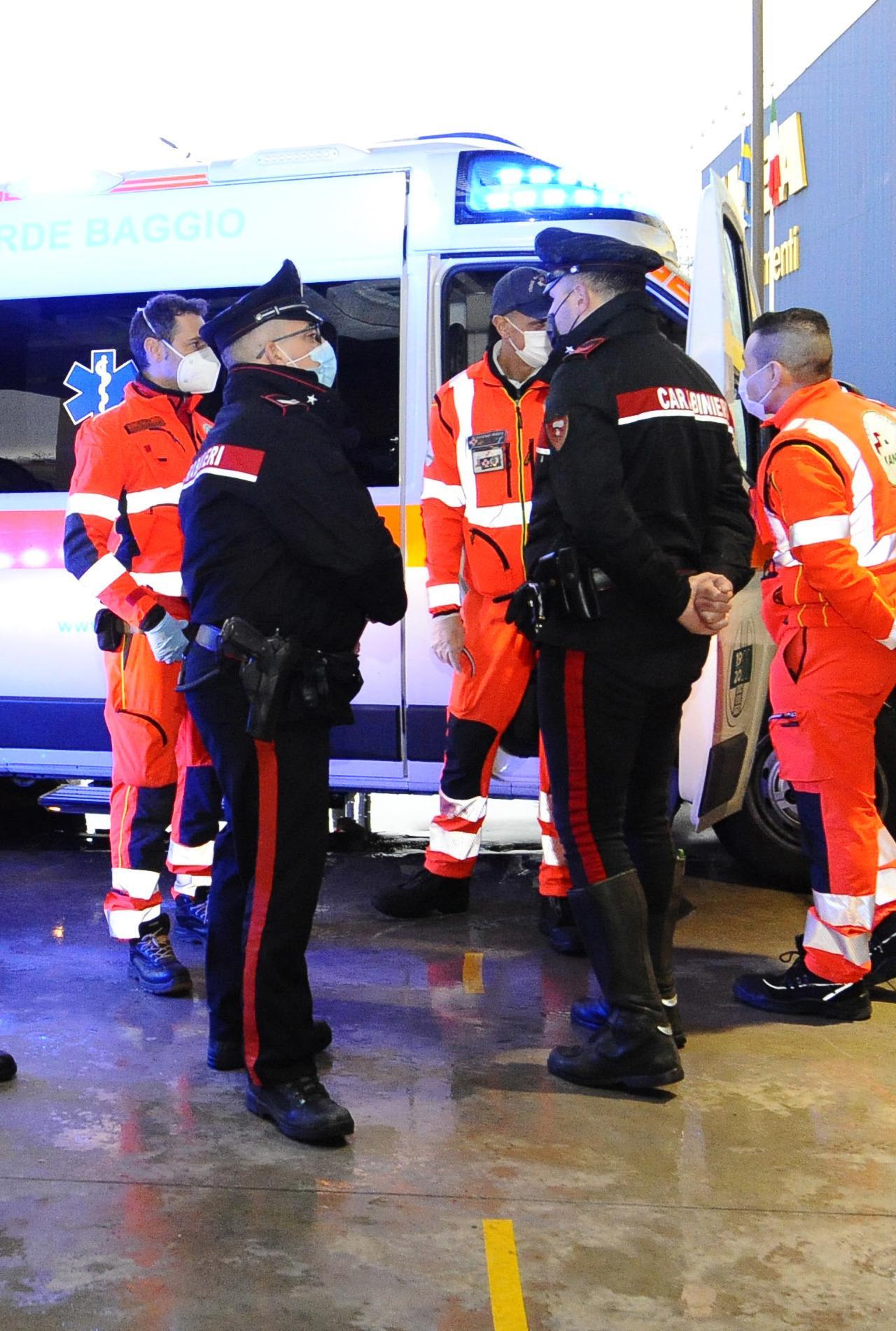 Spray urticante tra la folla all’Ikea Mille evacuati: panico e intossicati Spray urticante tra la folla all’Ikea Mille evacuati: panico e intossicati
