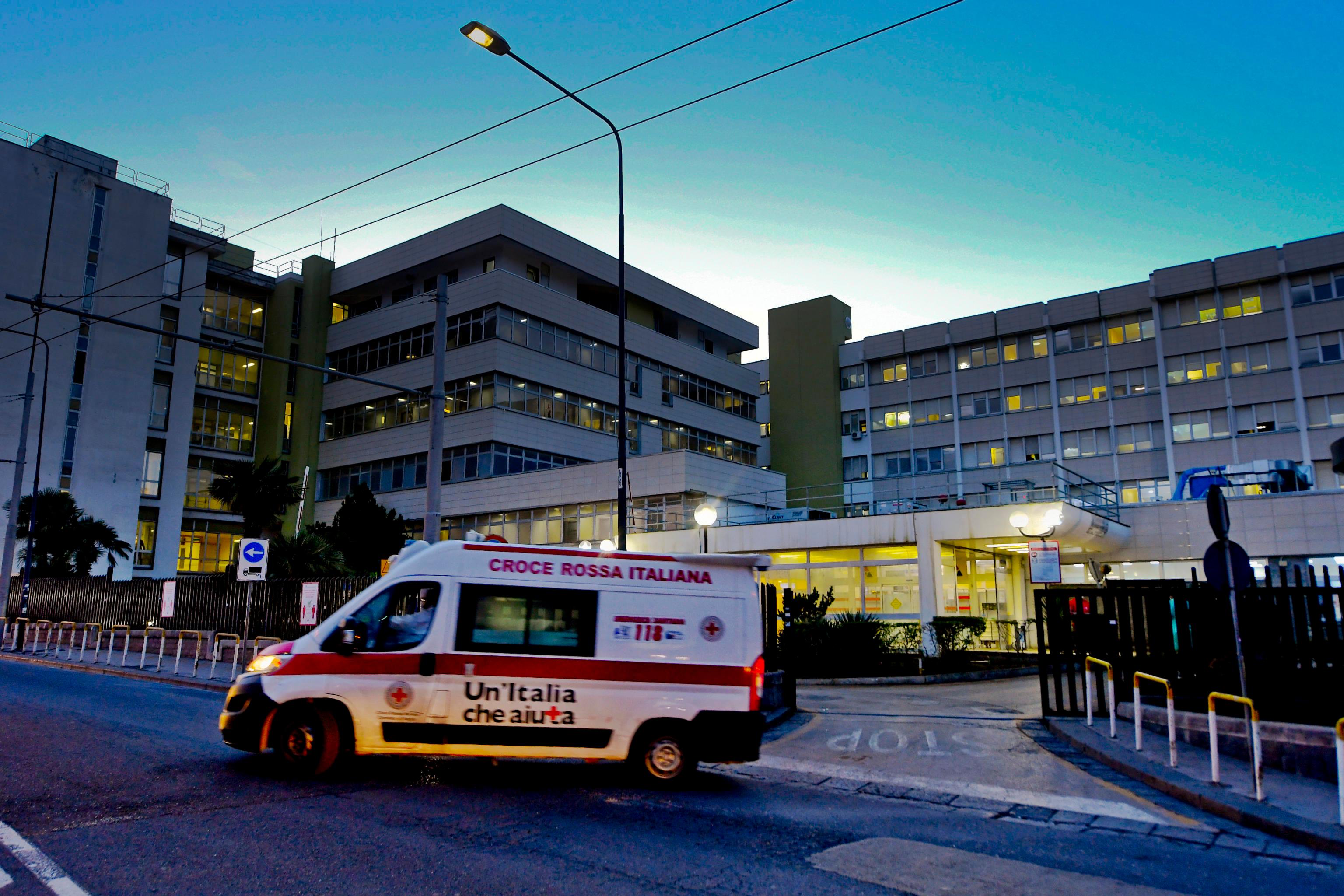 Napoli, Ospedale Cardarelli: super bolletta della luce da 11,5 milioni ... Napoli, Ospedale Cardarelli: super bolletta della luce da 11,5 milioni ...