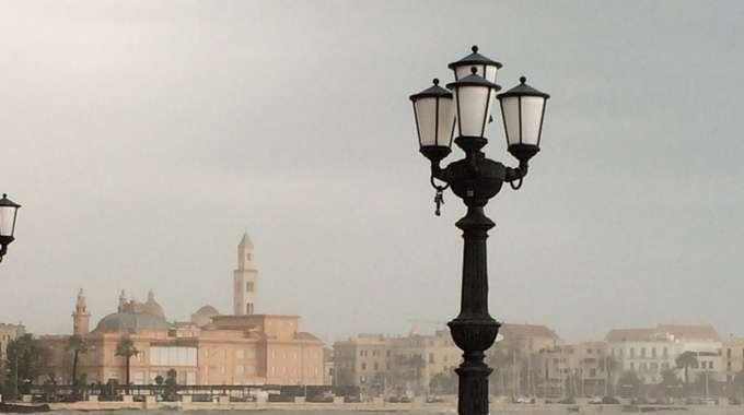 15enne violentata da gruppo a Bari 15enne violentata da gruppo a Bari