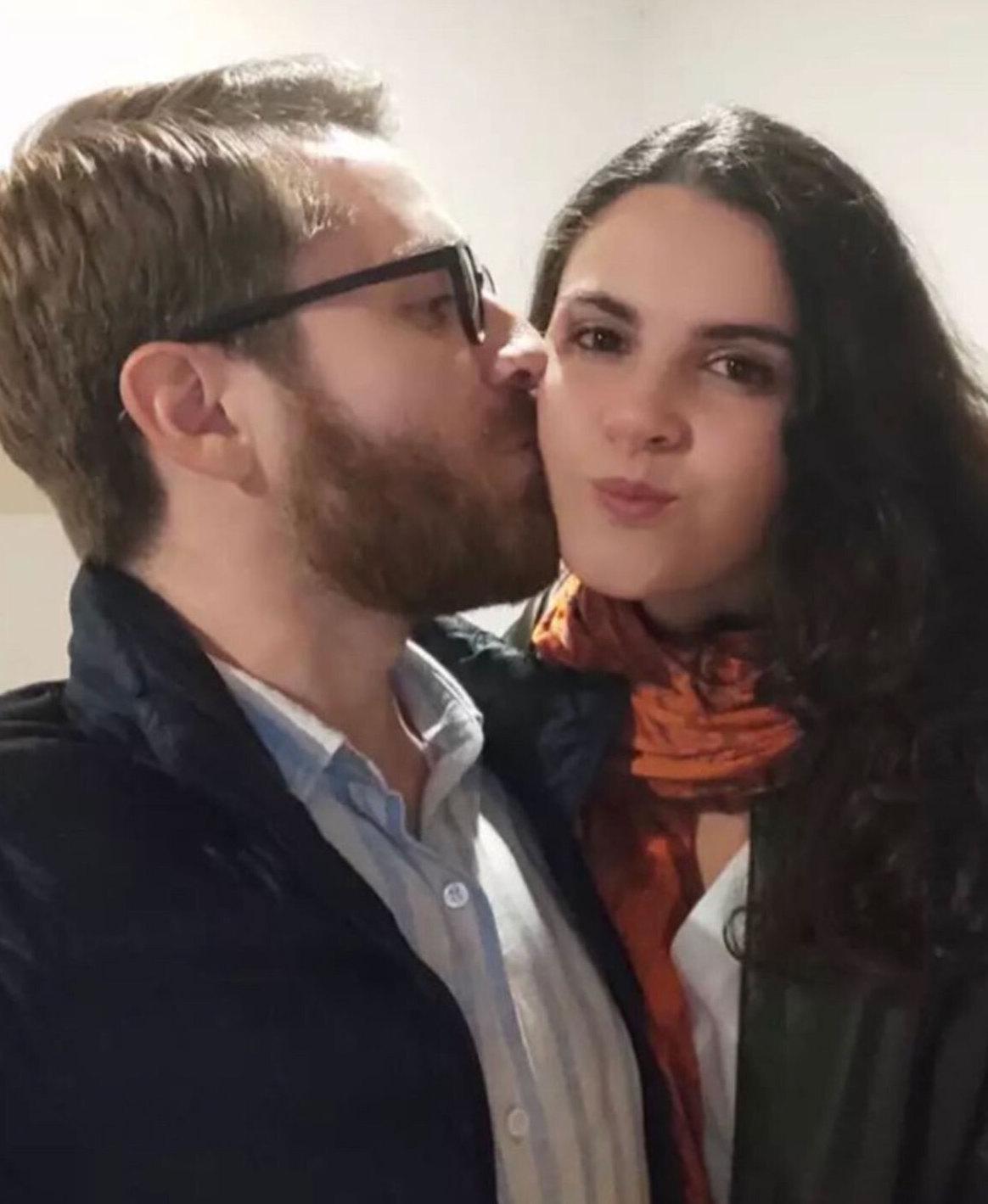 Lo strazio della fidanzata di Davide Lo strazio della fidanzata di Davide