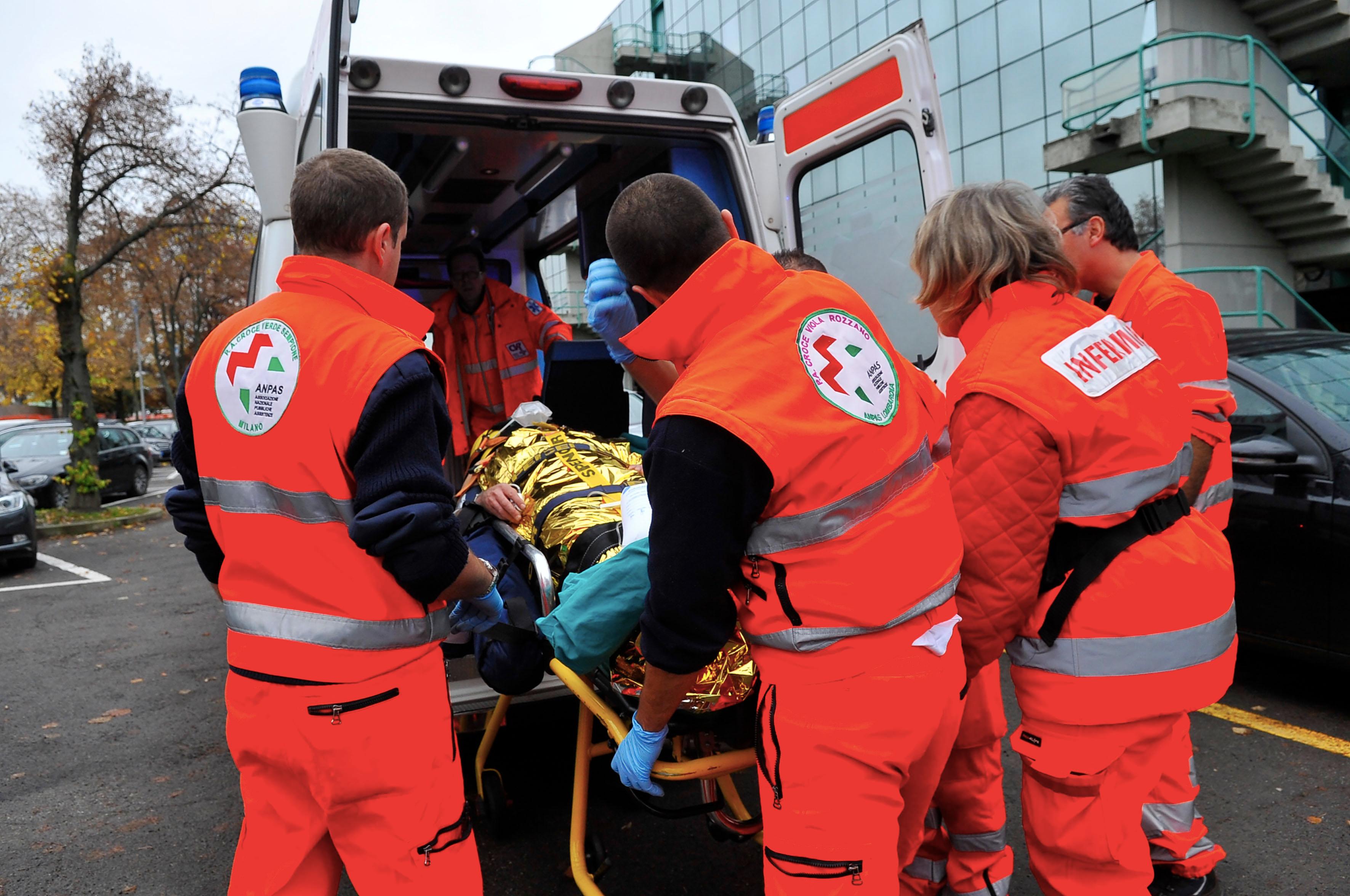 Roma incidente, auto fuori strada in via Trionfale: muore 45enne Roma incidente, auto fuori strada in via Trionfale: muore 45enne