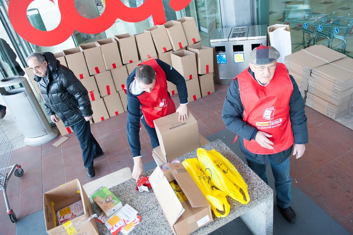 Alla Coop raccolta alimentare per l'emporio della solidarietà Alla Coop raccolta alimentare per l'emporio della solidarietà