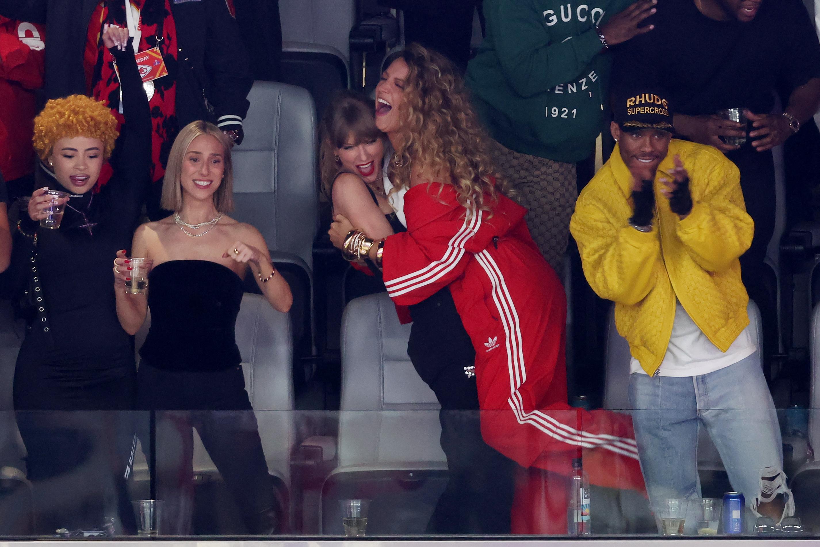 Taylor Swift e Blake Lively, amicizia finita. La popstar espelle l ... Taylor Swift e Blake Lively, amicizia finita. La popstar espelle l ...